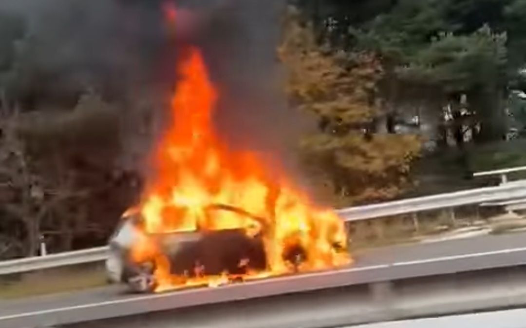 BREAKING: M65 Eastbound Partially Blocked Due To Vehicle Fire – Crime ...